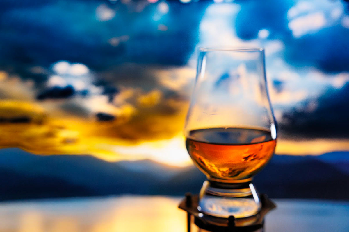 The sky in the glass and... whisky | Edit | Photoshop Lightroom