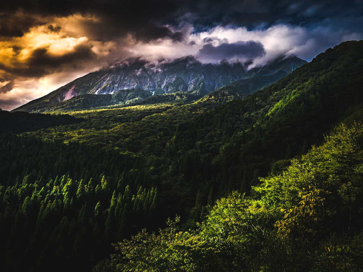 Create a dramatic mountain landscape image. | Edit | Photoshop Lightroom