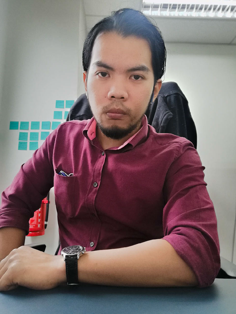 Self-portrait Office Maroon Color | Edit | Photoshop Lightroom