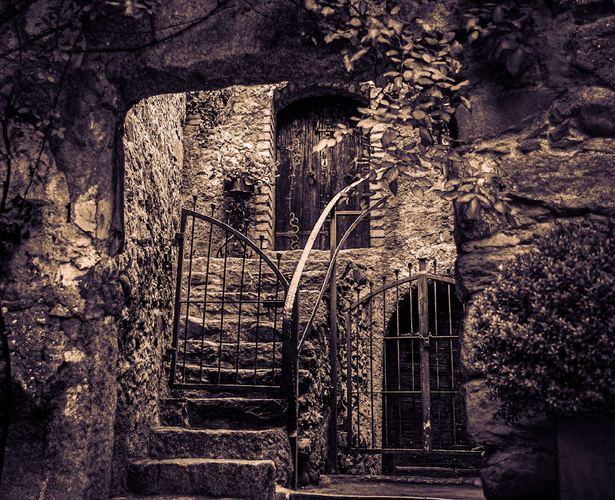 Old gates | Edit | Photoshop Lightroom