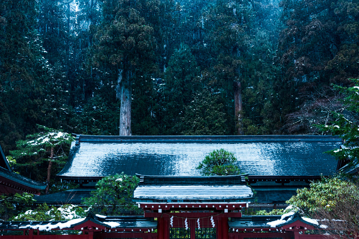 Contemporary Landscape Composition in Classic Scenes: Red Shrine in the ...